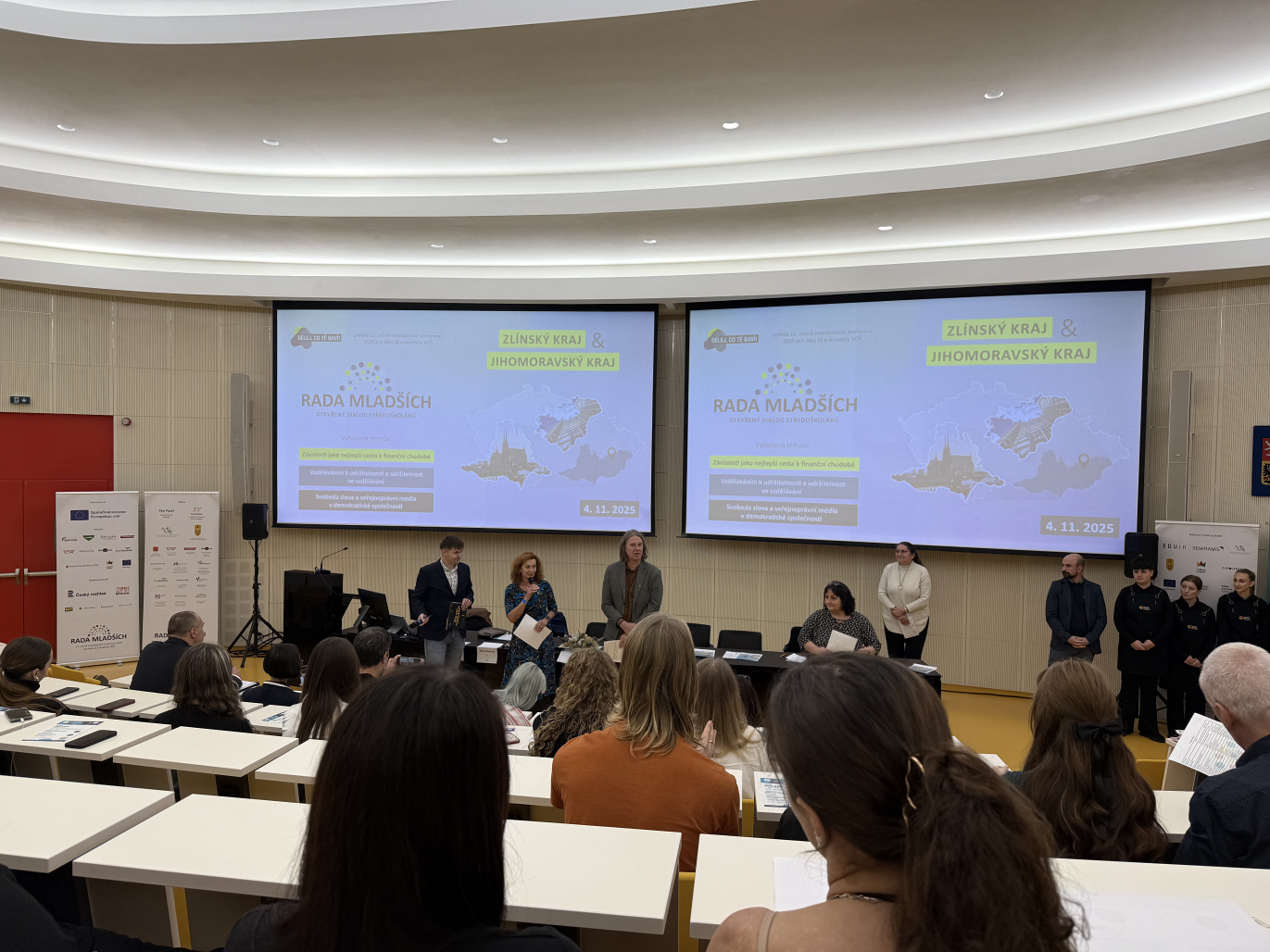 Naši studenti na prestižní konferenci Rada mladších 2025 | Fotogalerie ...